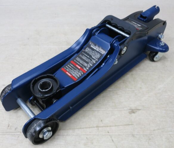 ジャッキはどこに売ってる？オートバックス、ホムセン、ドンキで買える？ - LIBLOOM